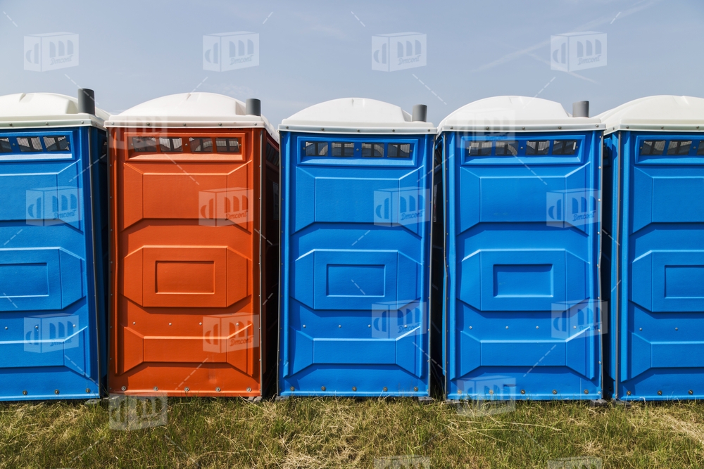 What are the types of mobile toilets? - DREAMMAKER PORTABLE TOILETS