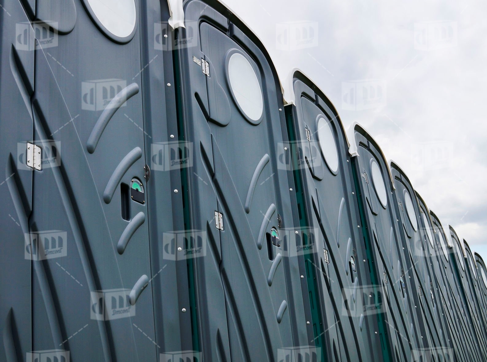 What are the types of mobile toilets? - DREAMMAKER PORTABLE TOILETS