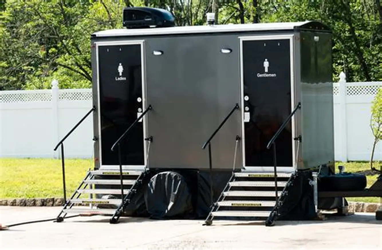 VIP Mobile Toilets with Showers Are the New Standa - DREAMMAKER PORTABLE TOILETS